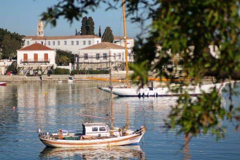 How to Take the Athens to Spetses Ferry from Piraeus (2024)