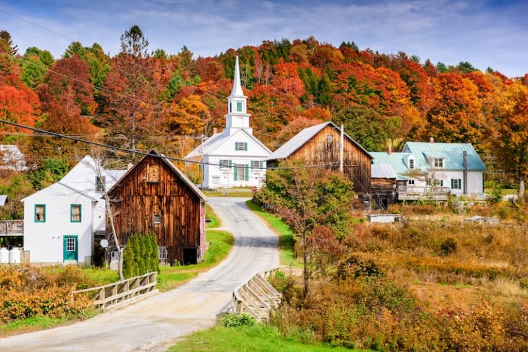 17 Best Places to Visit in October in the USA (+ Fall Tips!)