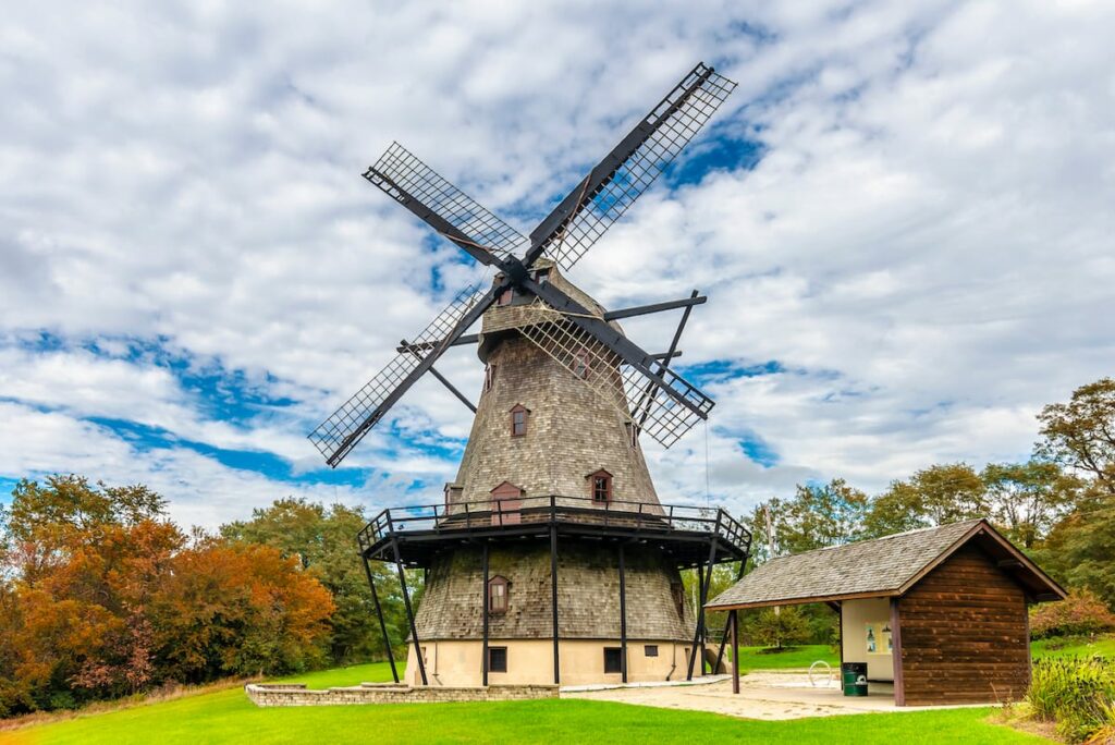 16 Best Small Towns in Illinois (that You Shouldn't Miss!)