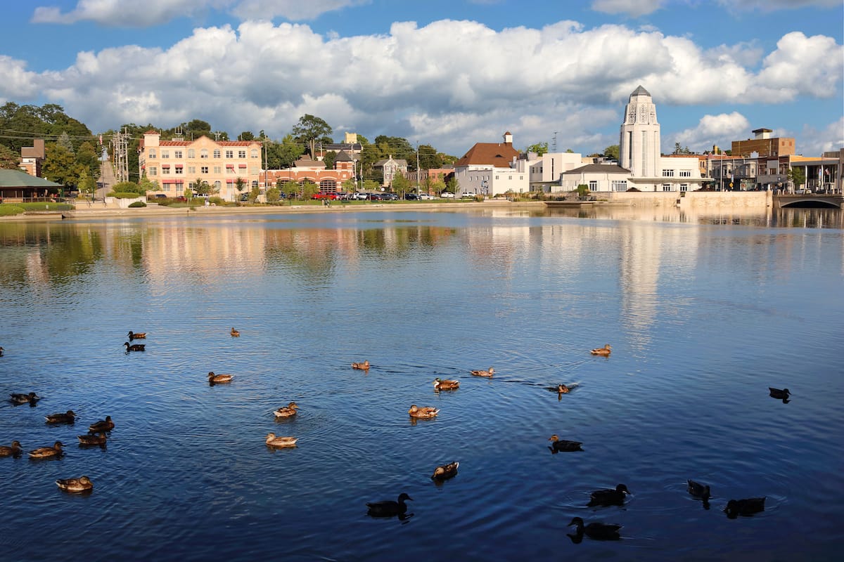 16 Best Small Towns in Illinois (that You Shouldn't Miss!)