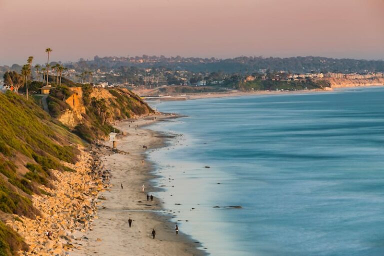 18 Best Small Beach Towns in California (for a Weekend Escape!)
