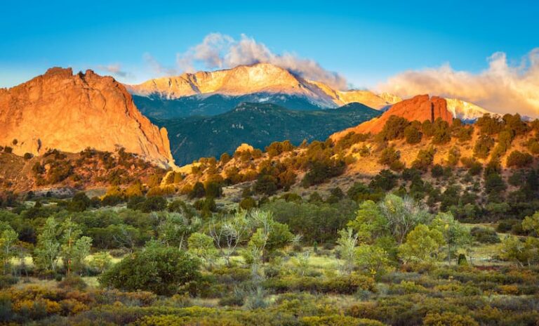 24 Best Places to Visit in September in the USA (for a Fall Getaway!)