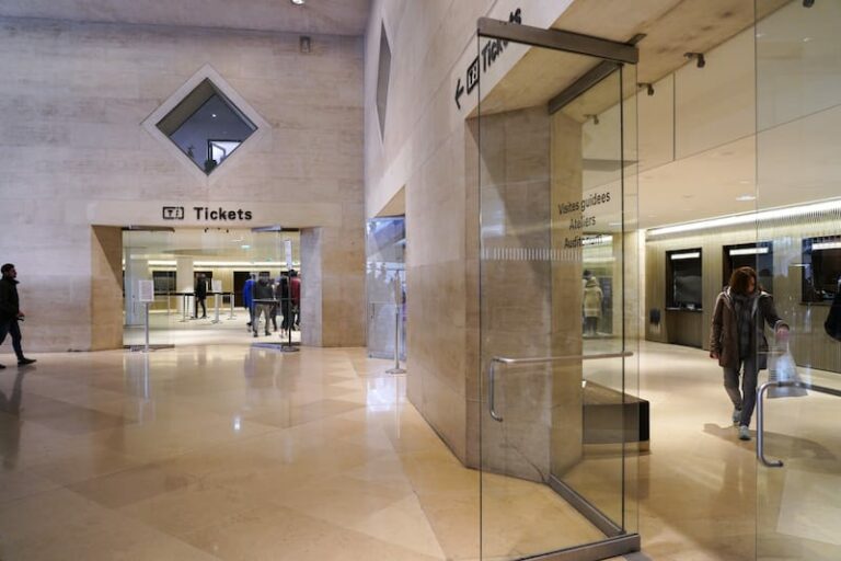 What to Know Before Visiting the Louvre in 2025 (+ Tips!)