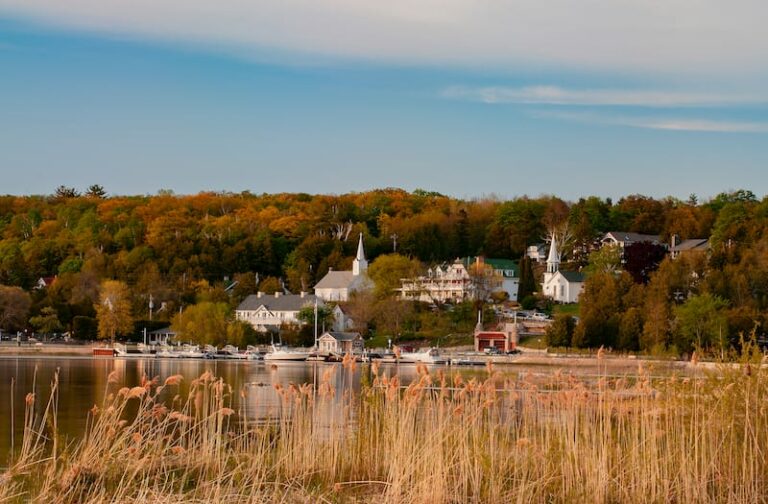 15 Best Small Towns in Wisconsin (for a Weekend Away!)