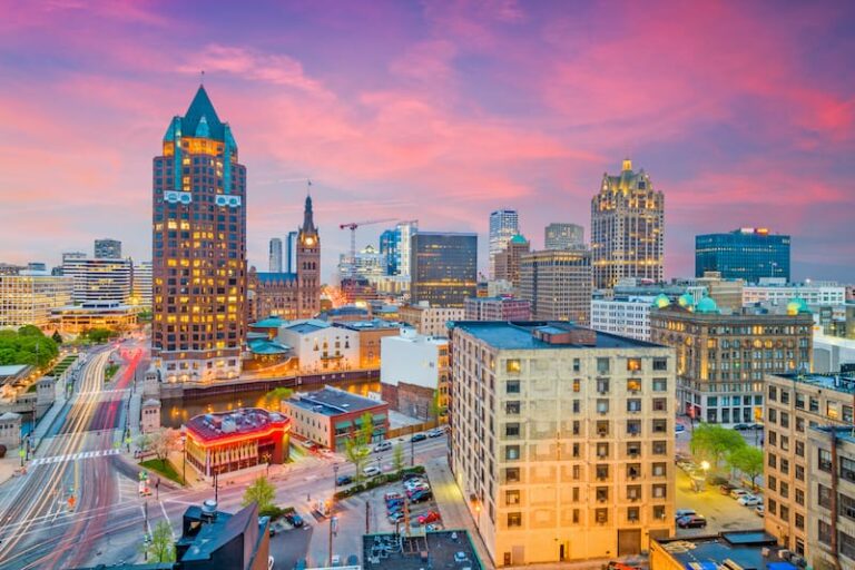 21 Best Places to Visit in Wisconsin (for Your Bucket List!)