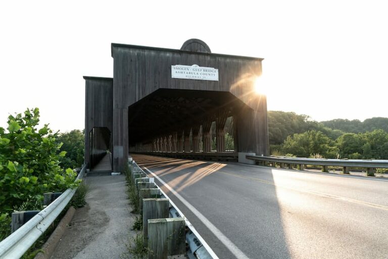 15 Pretty Ohio Covered Bridges (That You Can Easily Visit!)