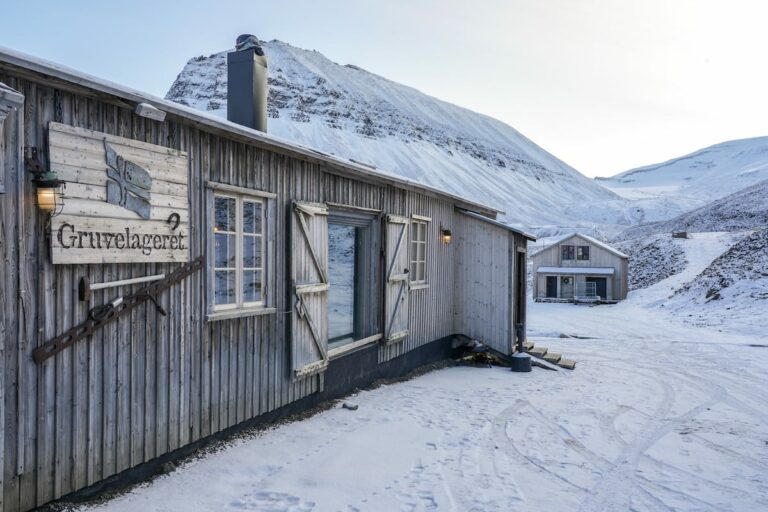 12 Tasty Longyearbyen Restaurants and Cafes (2025 Guide)